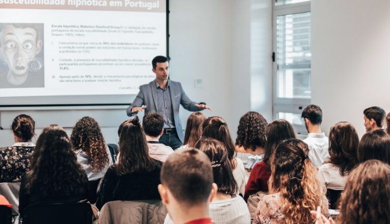 Adaptare curriculara – RAA Learning Hub